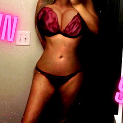 Erin Shea 🫦: Unveiling the Allure of an Artistic Model on OnlyFans