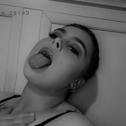 Explore the Enigma of Facelessem on OnlyFans